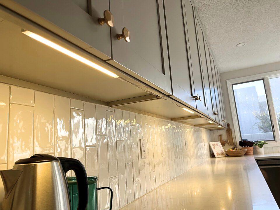 How to Choose and Install the Best Under Cabinet Lighting for your ...